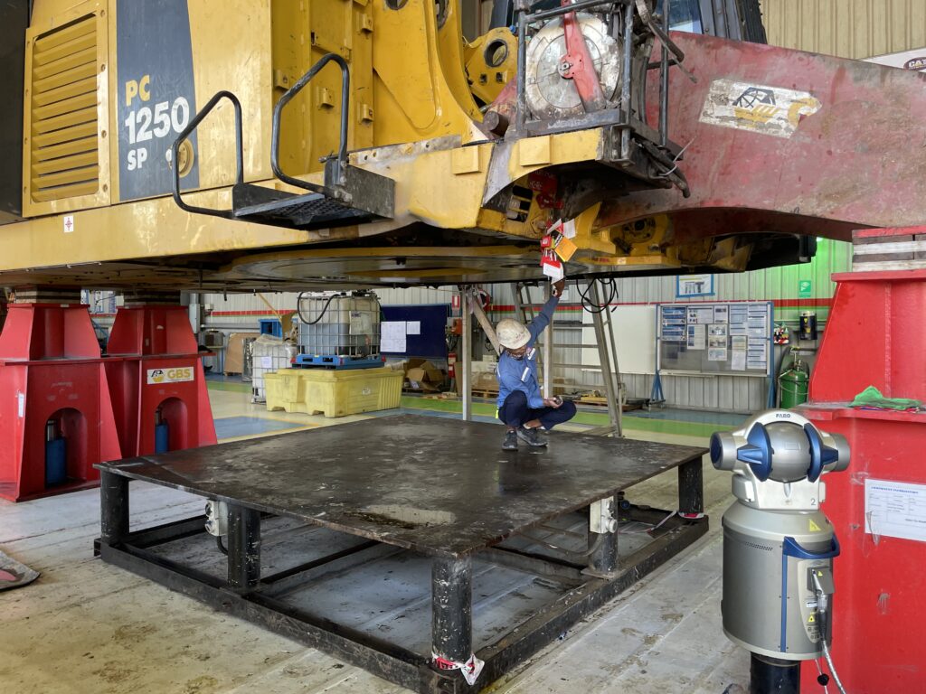 Onsite Machining of Upper and Lower swing bearing mounting surface of ...